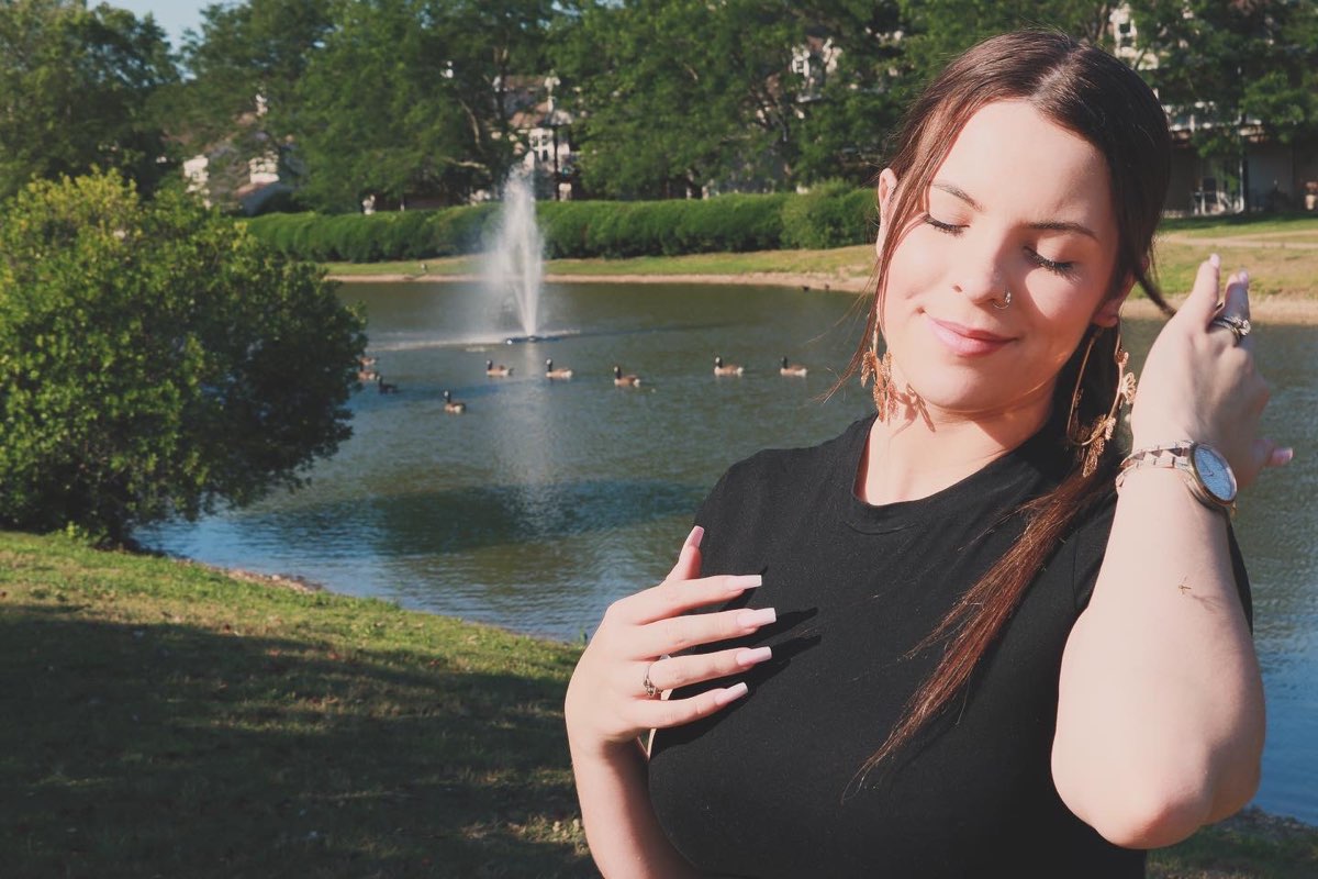 Lilly J Bennett - Linkbio | Instabio